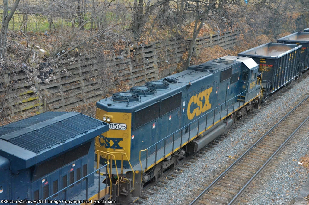 CSX 8505 shows some roof detail.